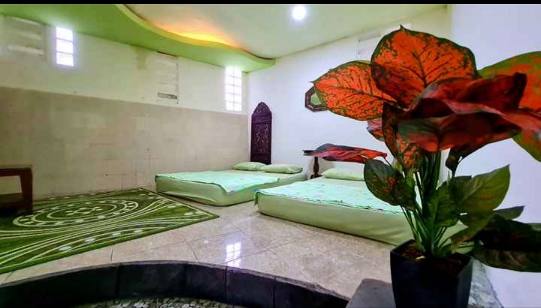 CARAKA HOMESTAY Penginapan Murah di Puncak View Bagus dan Kolam Renang