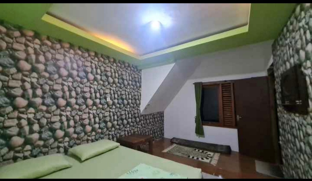 CARAKA HOMESTAY Penginapan Murah di Puncak View Bagus dan Kolam Renang
